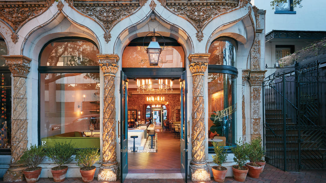This Bar's Unusual Architecture Preserves Part Of Georgia's History ...