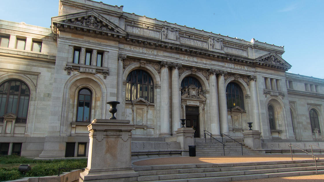 Opinion: D.C.'s Carnegie Library Is a Fine Place for an Apple Store ...