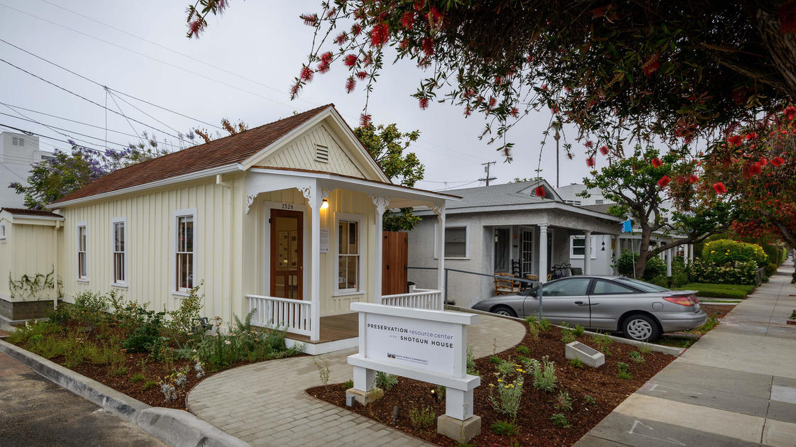 How One Tiny Shotgun House Survived Two Demolition Threats and Three ...
