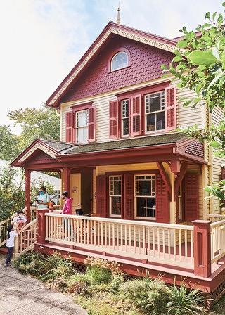 A New York City Museum Shines a Spotlight on Inventor Lewis Latimer's ...