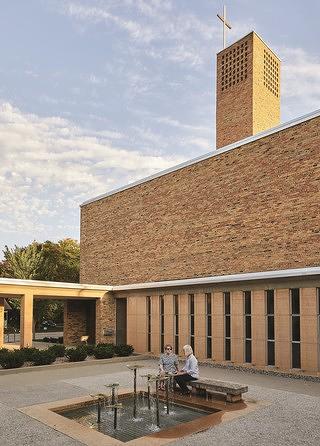 Photo Essay: Inside A Saarinen-Designed Church in Minneapolis ...