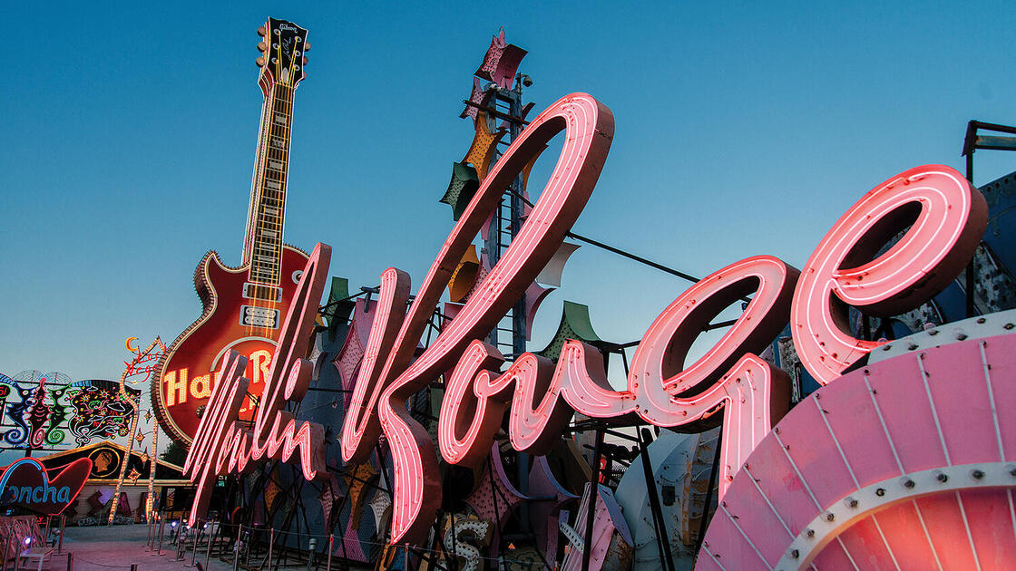 6 Places Where You Can Bask in the Glow of Historic Neon Signs ...
